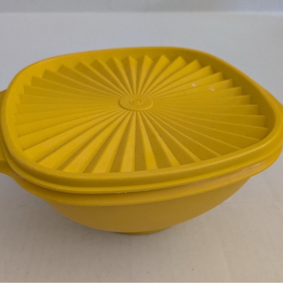Tupperware | Kitchen | Vintage Yellow Tupperware Bowl With Lid | Poshmark